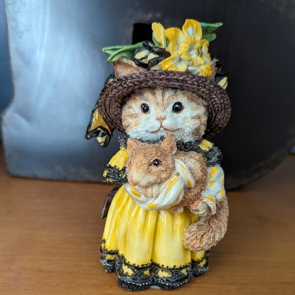 Accents | Buttercup 35121 The Thickets At Sweet Briar 1995 Vintage ...